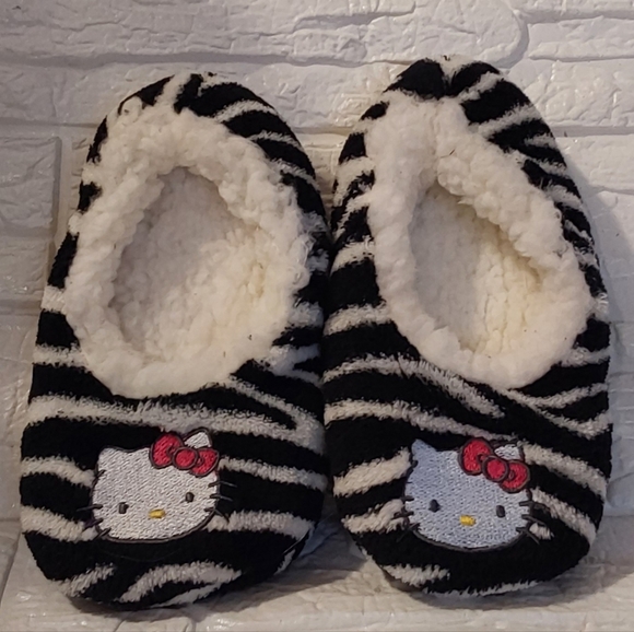 Hello Kitty | Shoes | Hello Kitty Slippers | Poshmark